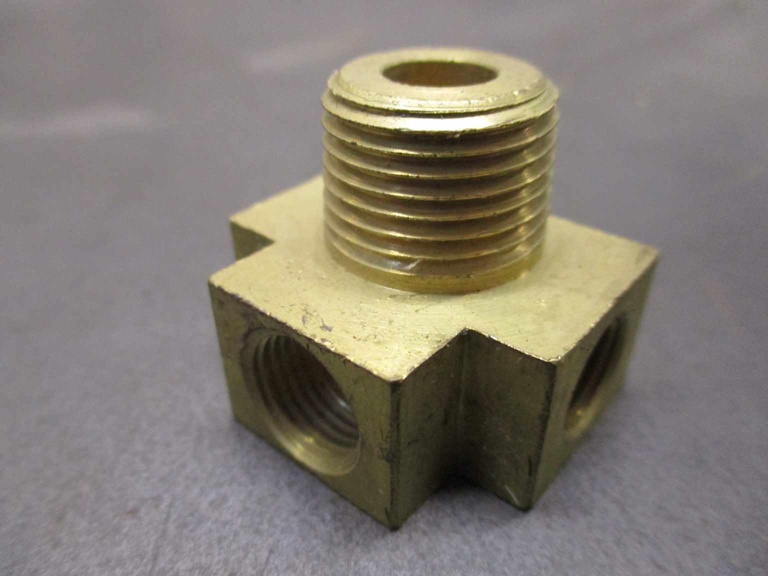 Fitting, engine oil header NOS - Lwdparts