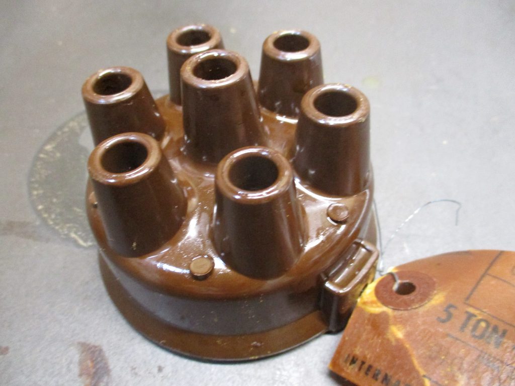 Cap, engine ignition distributor Delco Remy NOS - Lwdparts